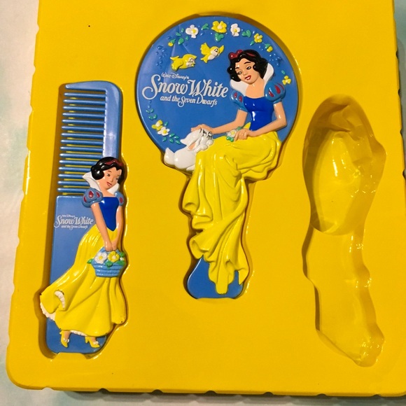 Disney | Accessories | Disney 9s Snow White Hand Mirror Comb Set Wbox ...